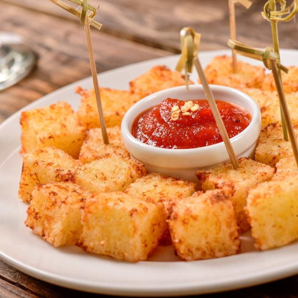 Dadinho de tapioca e queijo coalho